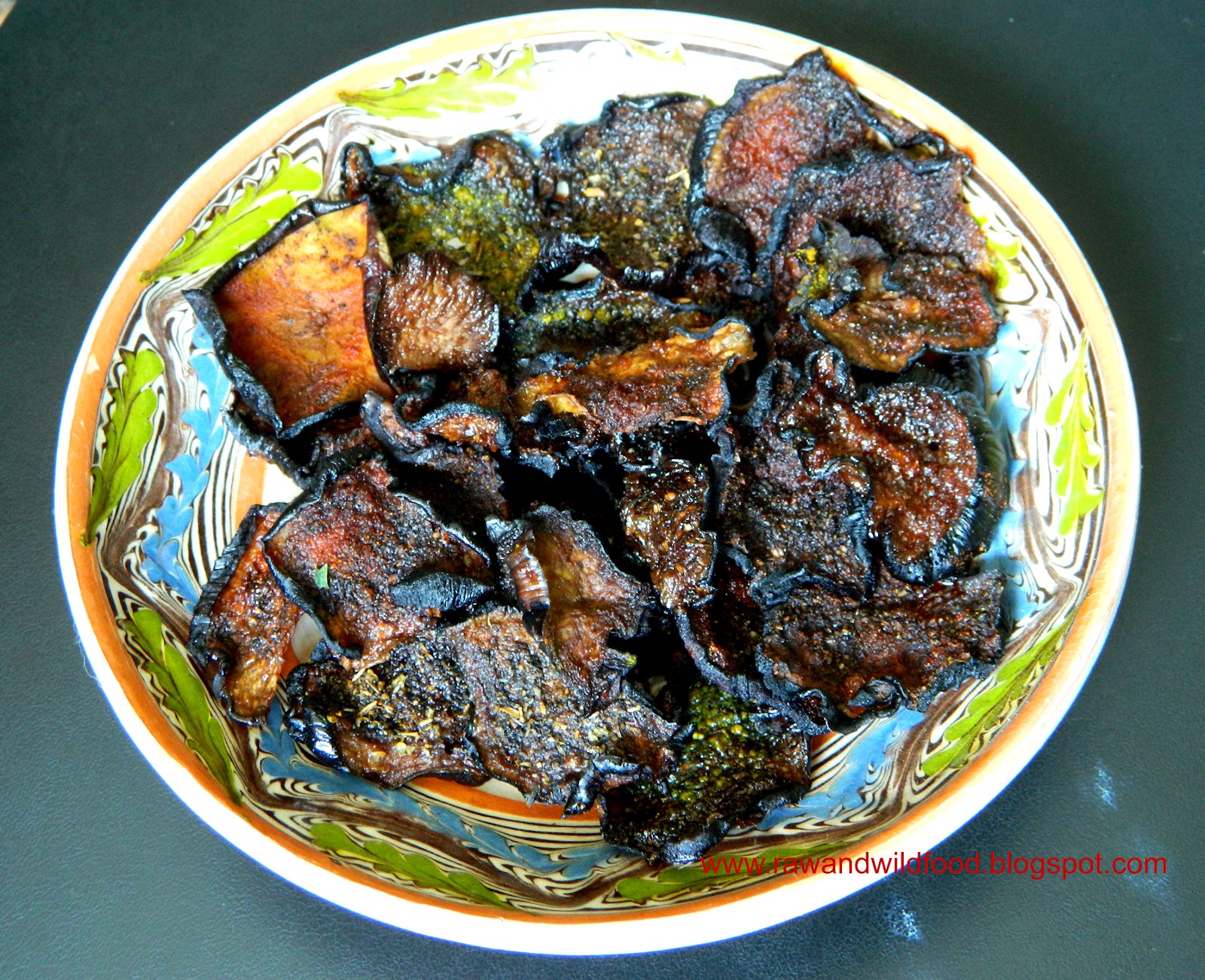 Raw and wild food: Bacon de vinete sau Chipsuri de vinete