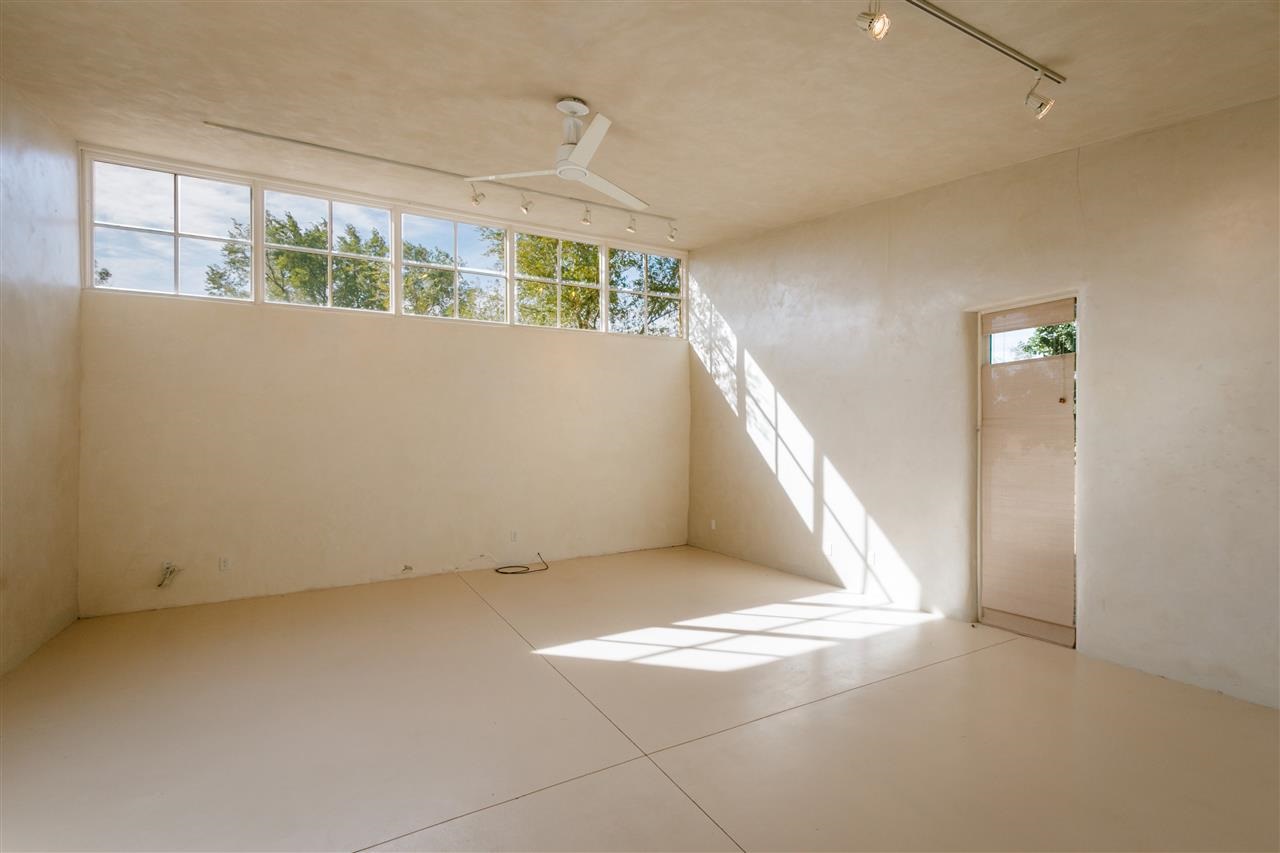 Studio Duermevela: AGNES MARTIN STUDIO AND HOME