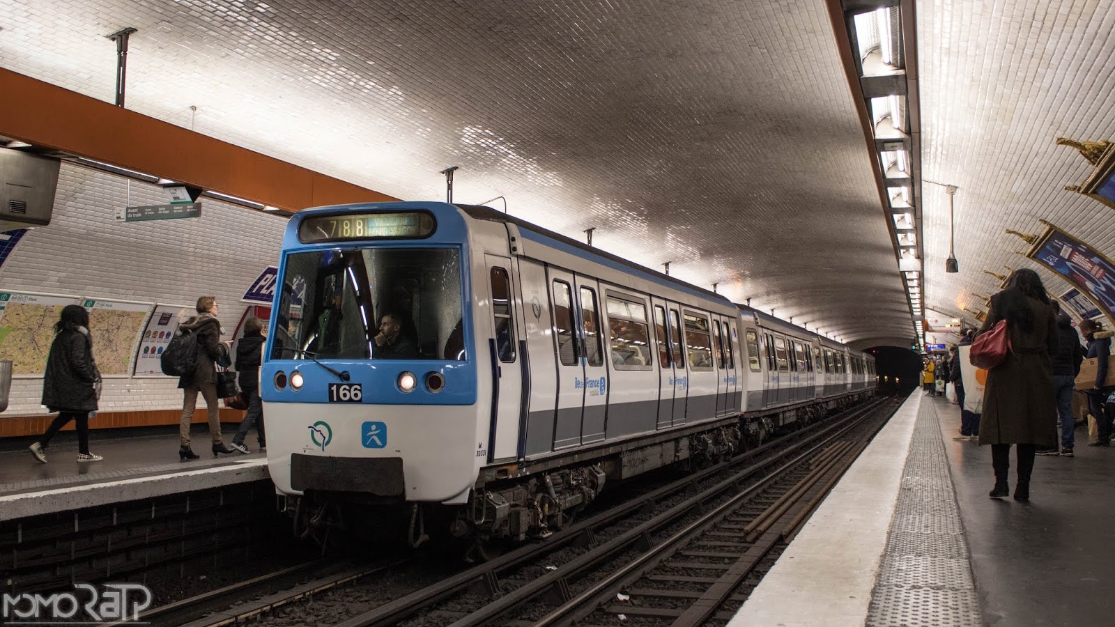 [RATP] Mise en service du premier MF77 rénové (166) aux couleurs d'Île ...
