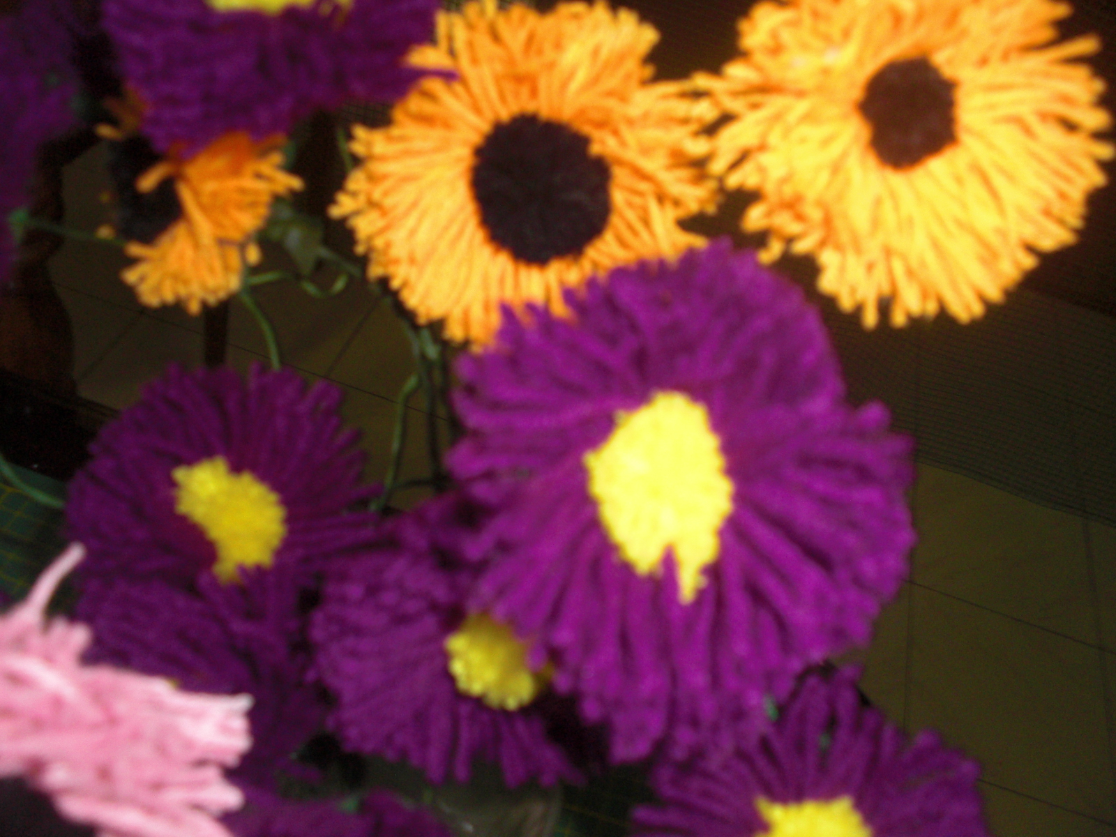 Creative Art and Craft: Flowers with Woollen Thread - Tutorial