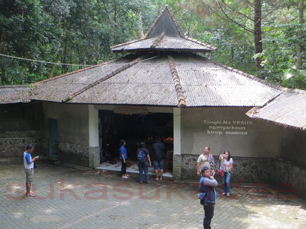 Jalan-Jalan ke Kuningan Bag. 5 : Gua Maria Sawer Rahmat - sukasukadee