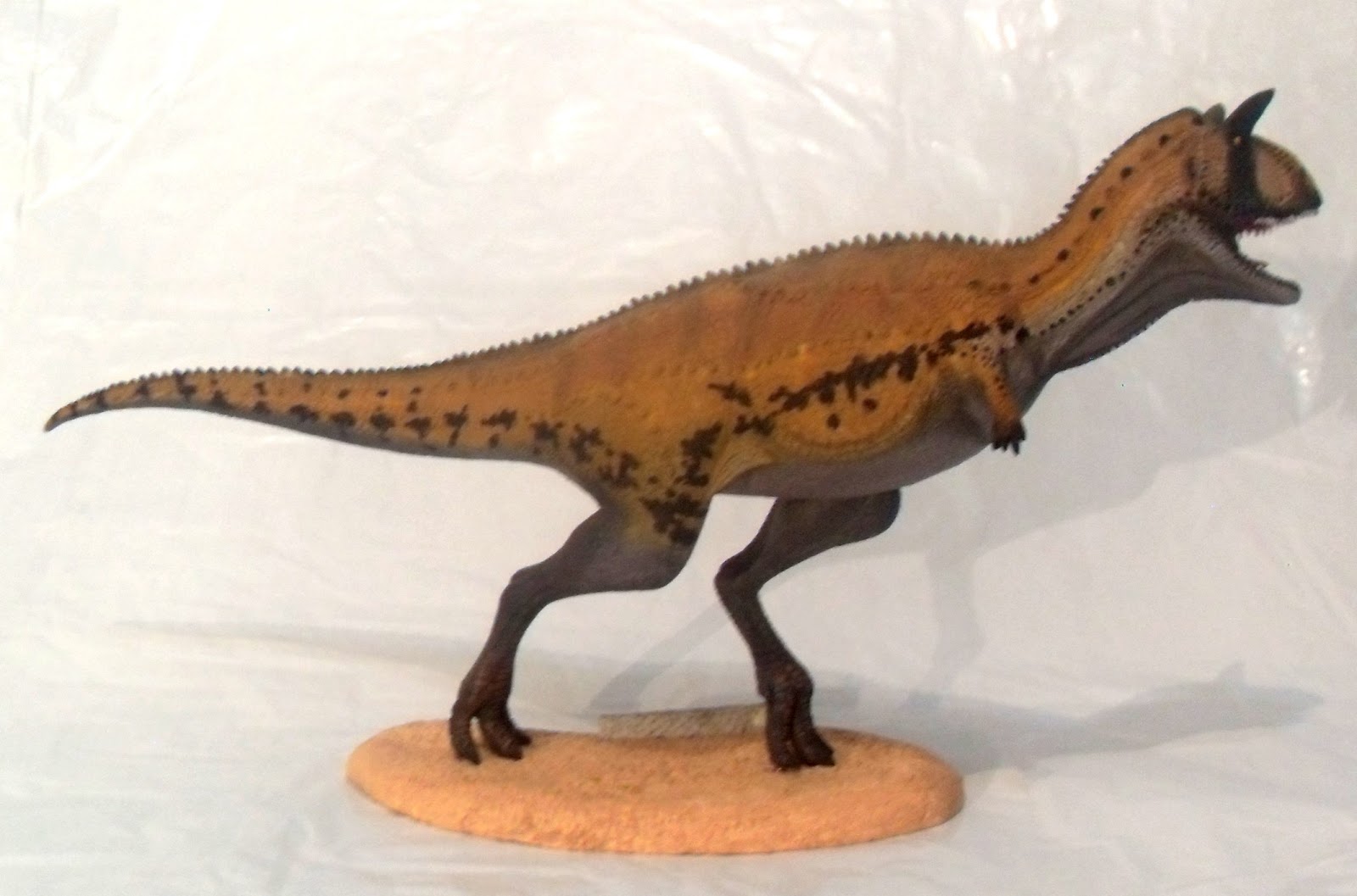 IluzerArt"s - Dinossauros em Resina: Carnotaurus sastrei