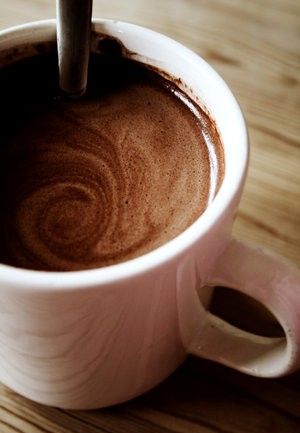 bon chocolat chaud à l'ancienne | les pieds sous la table