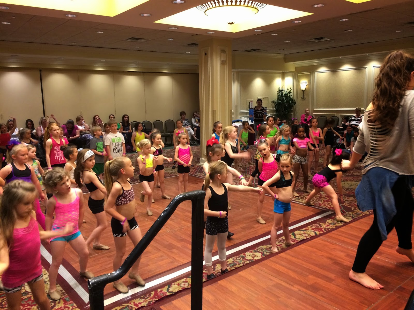 Mojoy: More...Dancing competition!