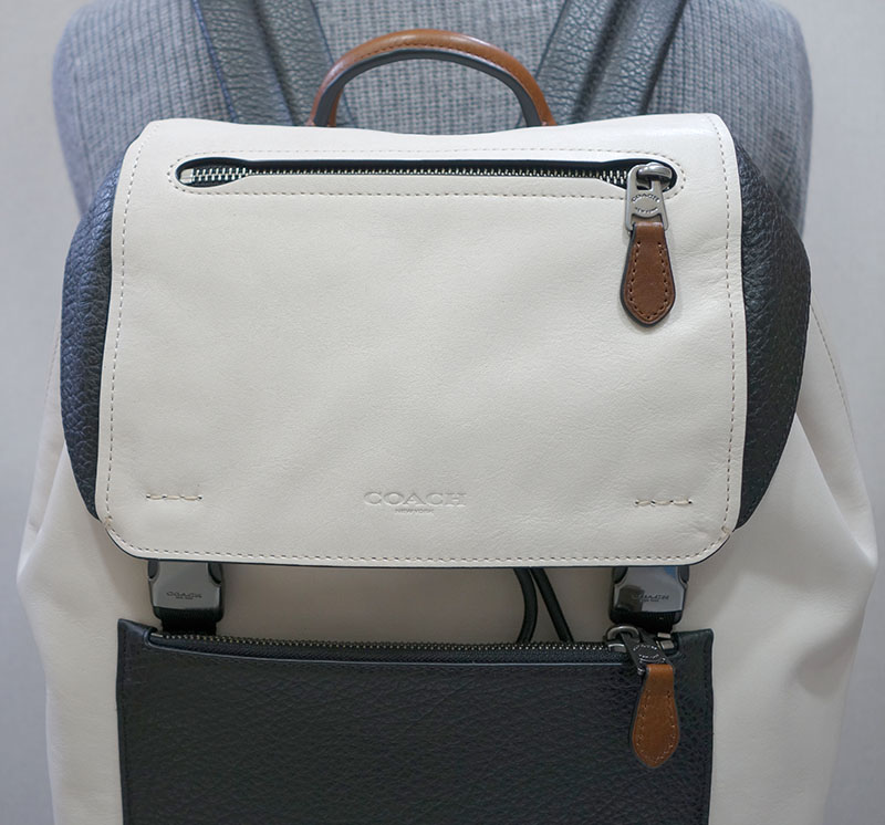 ゆるりブログ: COACH(コーチ)のマンハッタン バックパック ミックスド レザー(57759)の意表を突くカラーリングに心を砕かれる :)