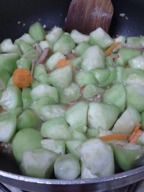 My Cooking Recipe : 丝瓜炒五花熏咸肉 Stir-fried Luffa With Streaky Bacon