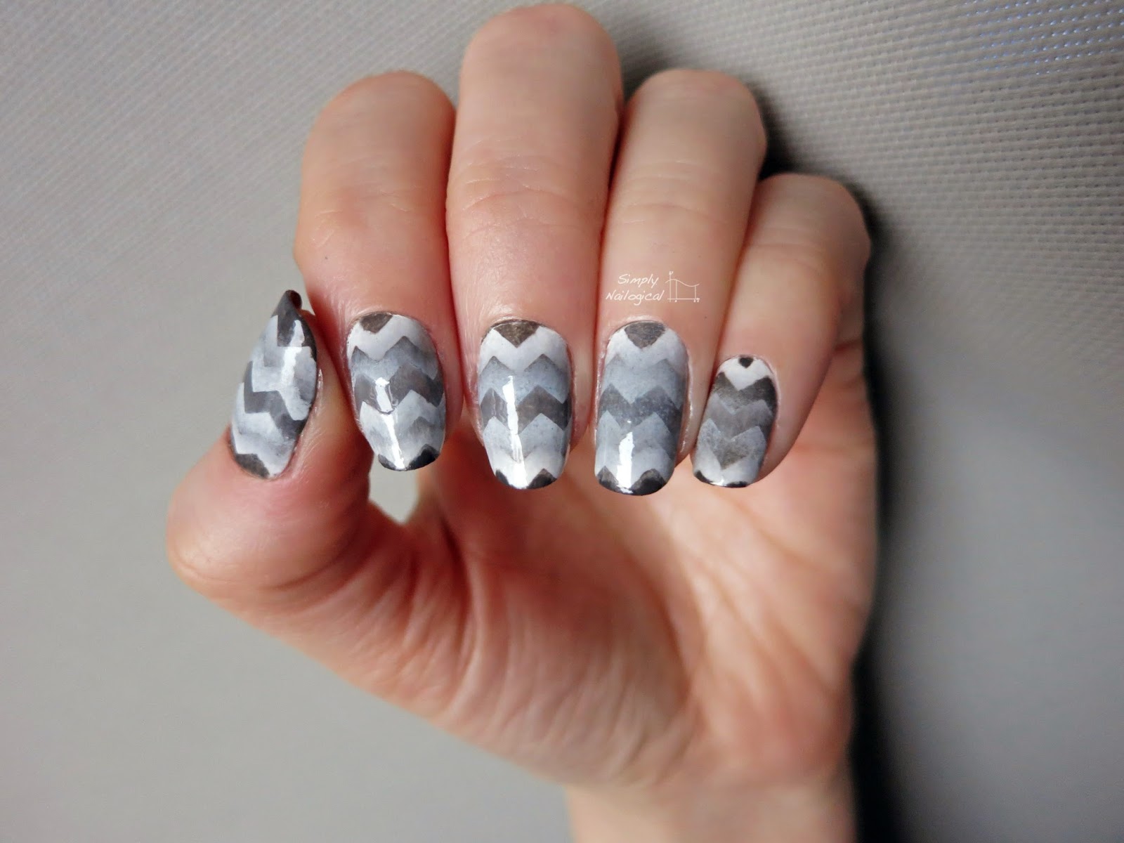 Simply Nailogical: Greyscale chevron returning reciprocal gradient
