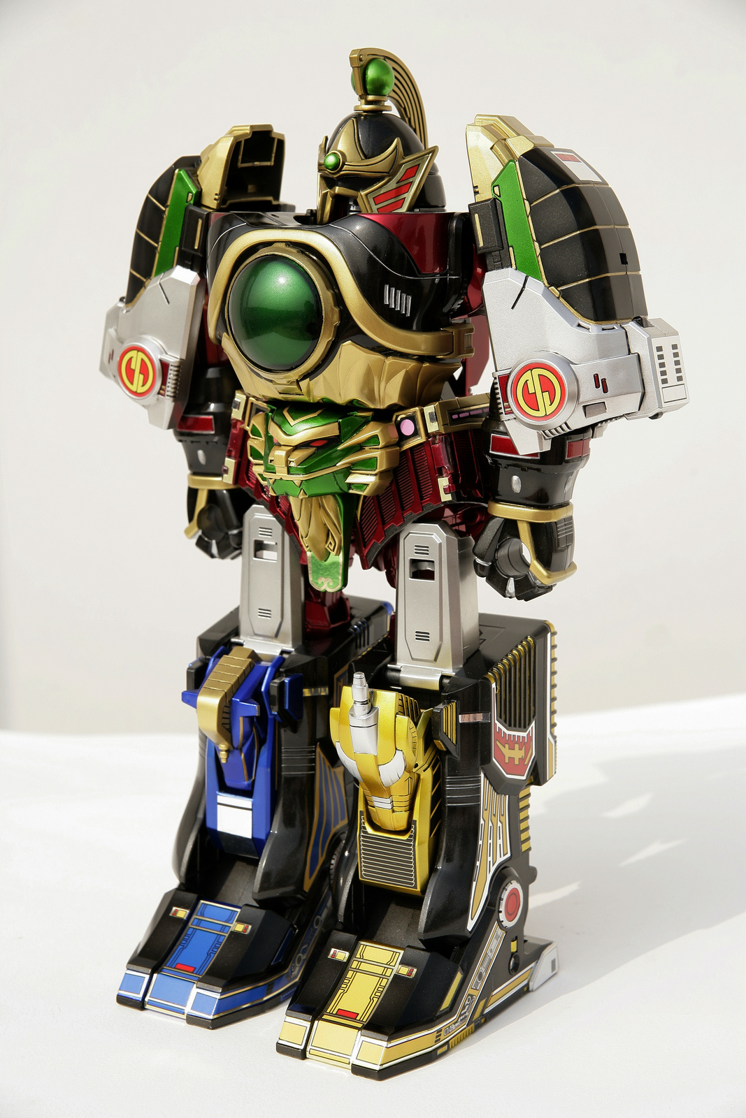 FTC: PREORDER!!Legacy Power Ranger Thunder Megazord by Bandai!!