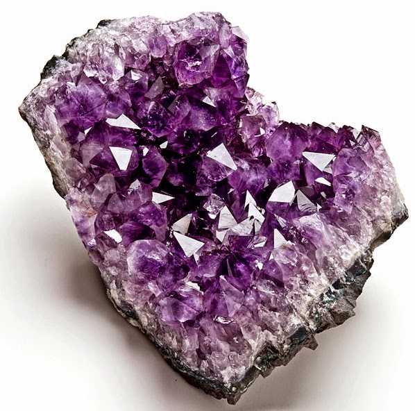 PROPIEDADES MÁGICAS Y TERAPÉUTICAS DE LA AMATISTA LUZGITANA