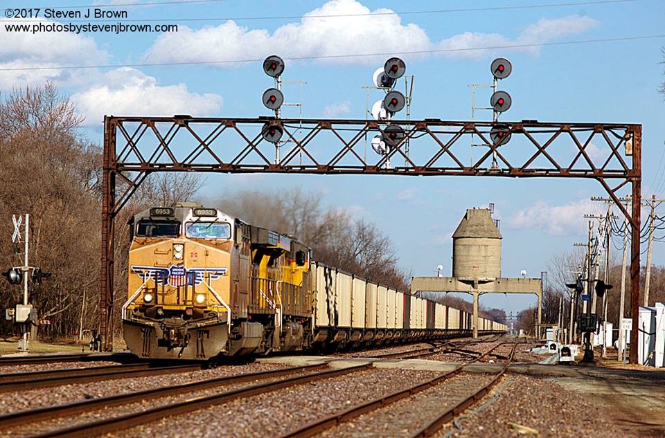 Towns and Nature: Nelson, IL: UP/C&NW Coaling Tower