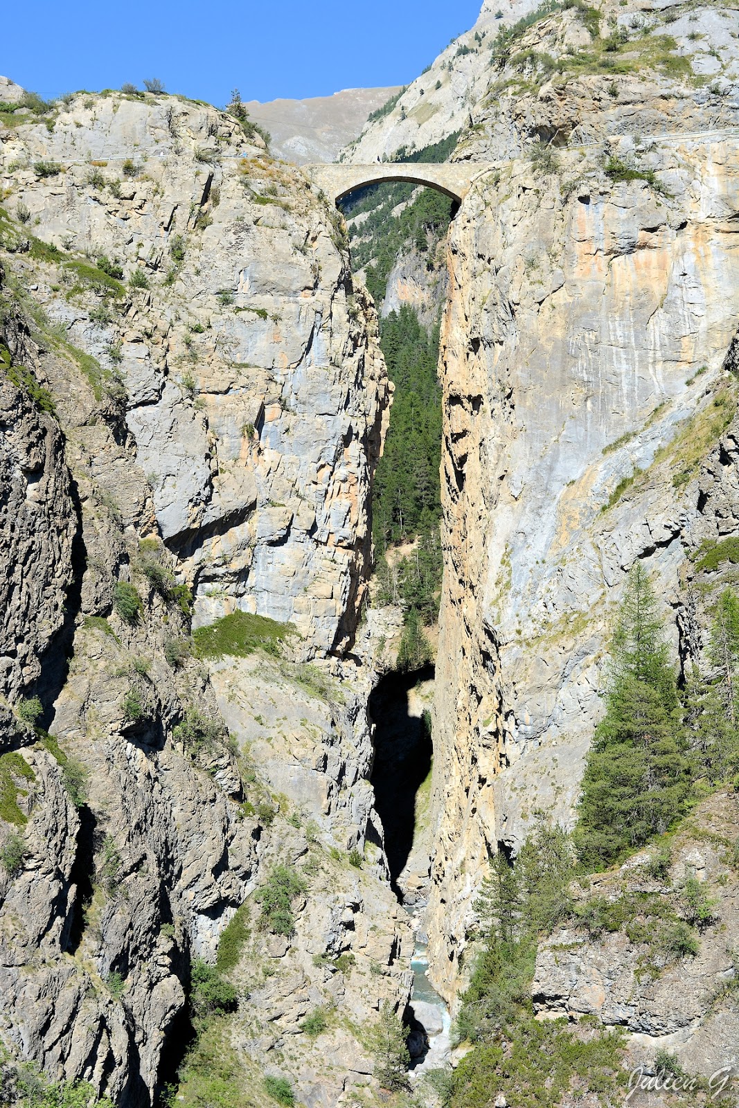 Coins du Monde: FRANCE - PACA - Le pont du Châtelet à Saint-Paul-sur-Ubaye