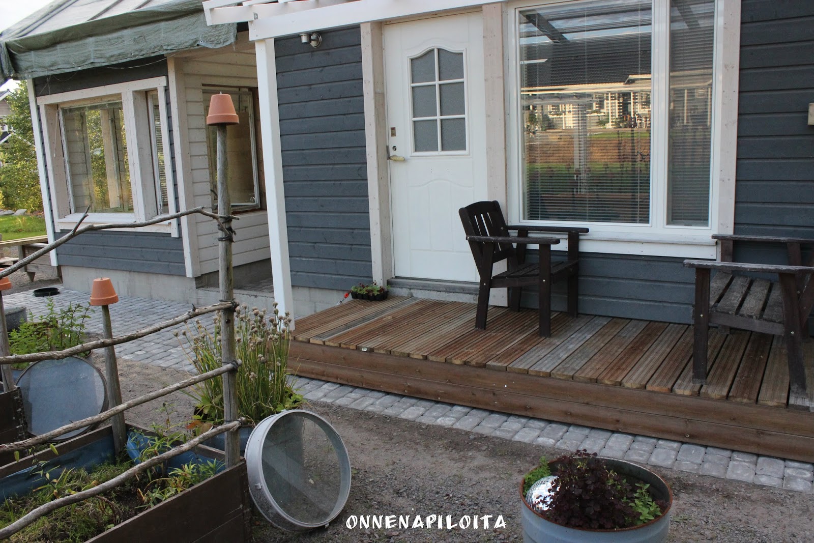 ONNENAPILOITA: Uudet portaat... eiku terassi