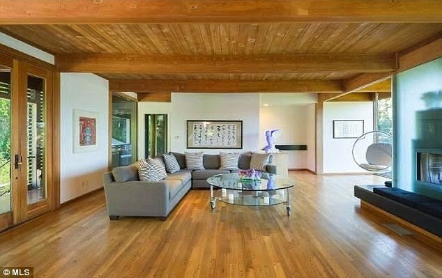 Harry Styles Buys $4 Million House (PHOTOS)