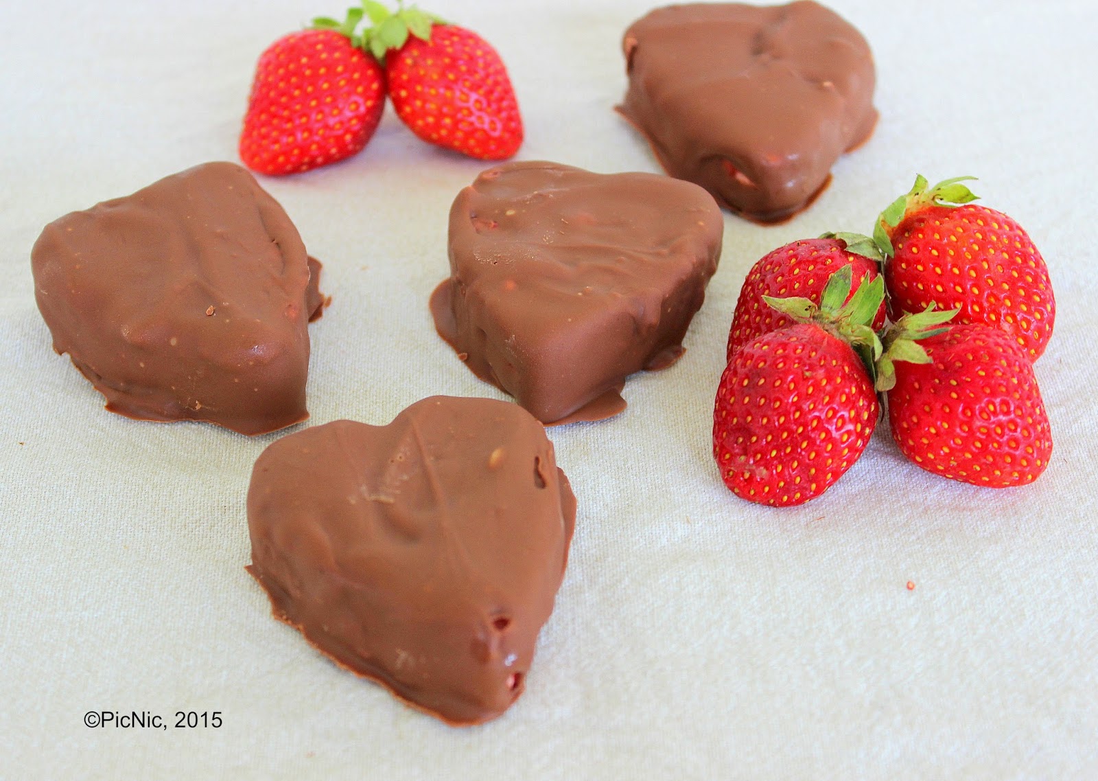 PicNic: Chocolate Strawberry Bars