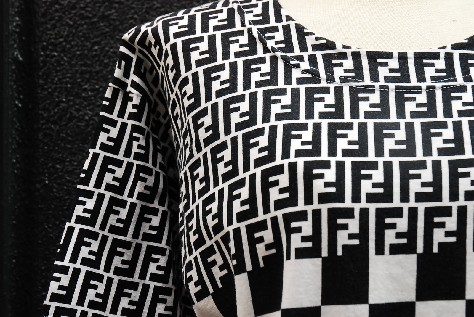 QLOZET NEWS: "FENDI" MONOGRAM/CHECKER T-SHIRT