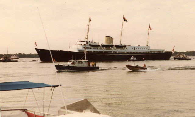 Carlz Boats: HMY BRITANNIA & HMCS ANNAPOLIS (DDH 265)