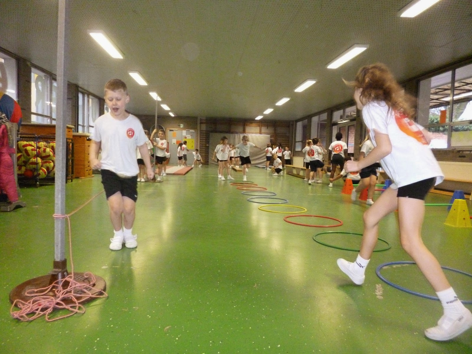 Sport is Fun: Springomloop (lopen en springen over lage hindernissen)