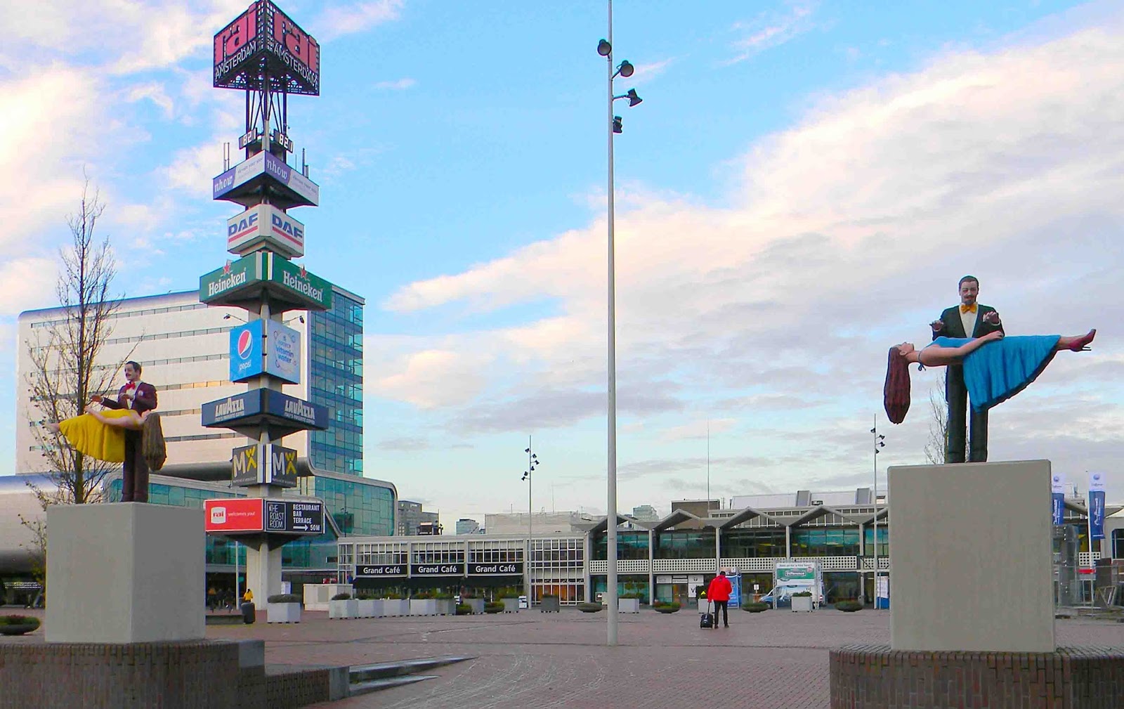 Fluctueren: RAI, Europaplein en hypnose