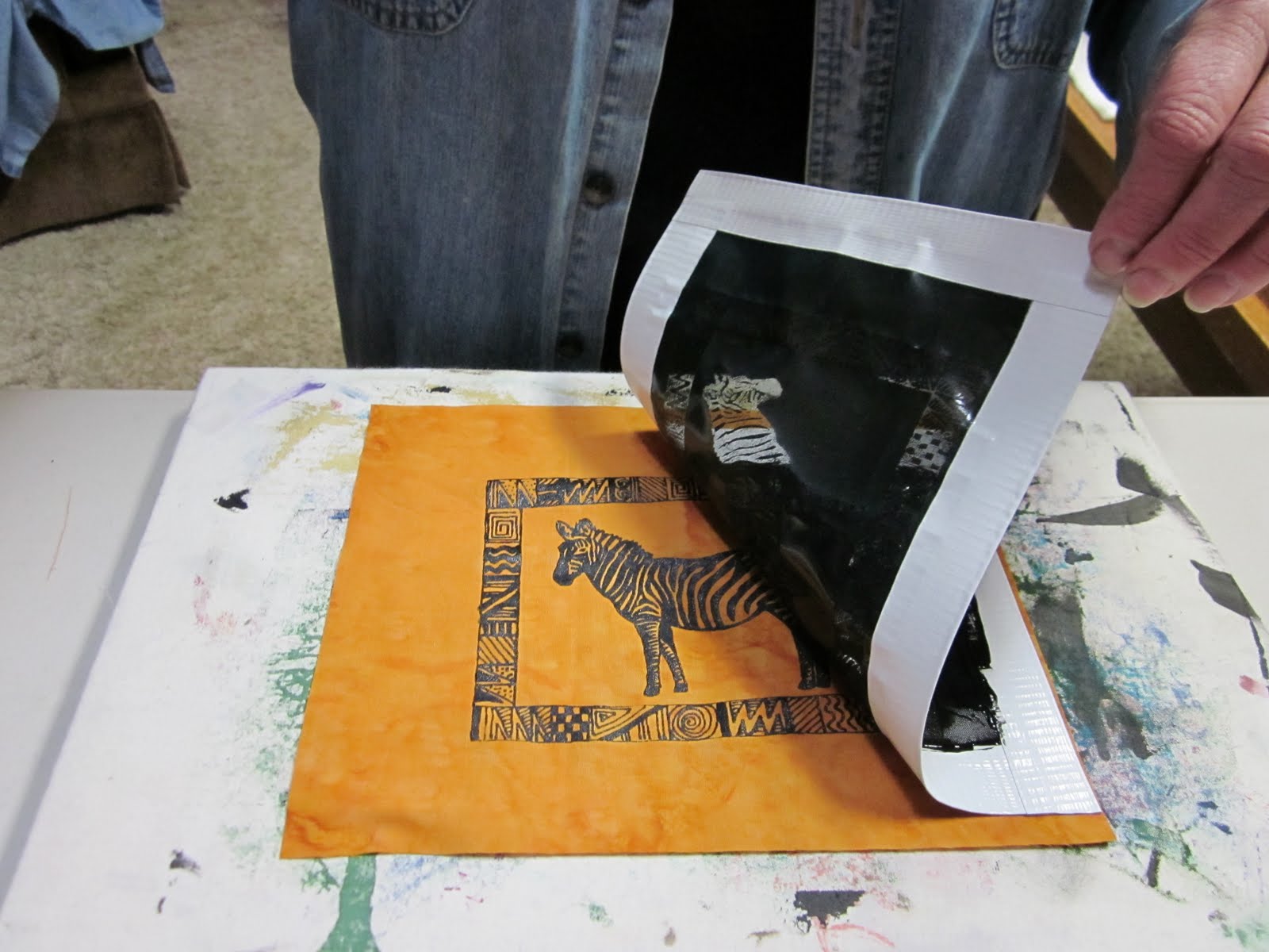 Kitambaa: Silk-Screen Printing