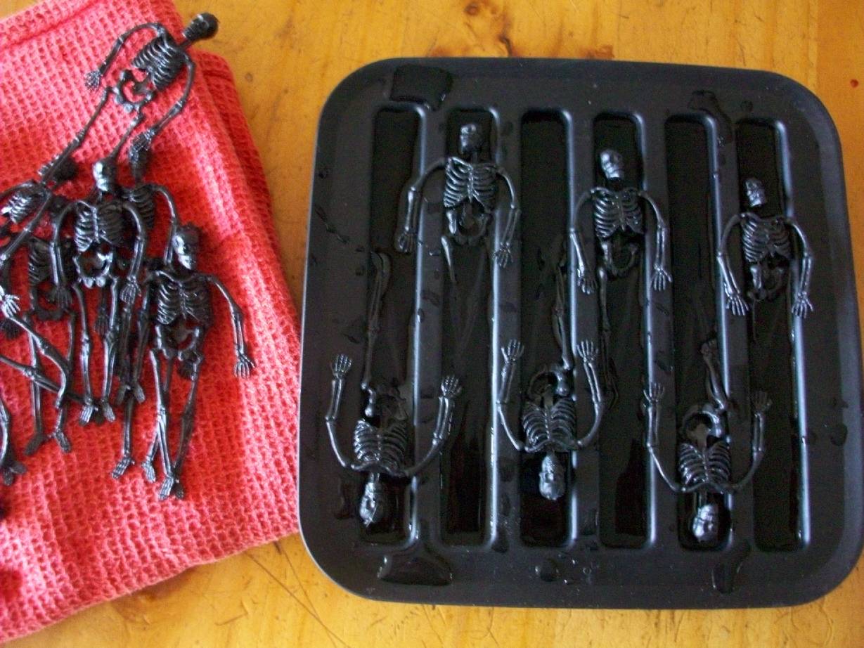 365 DAYS OF PINTEREST CREATIONS: day 118: skeleton ice blocks