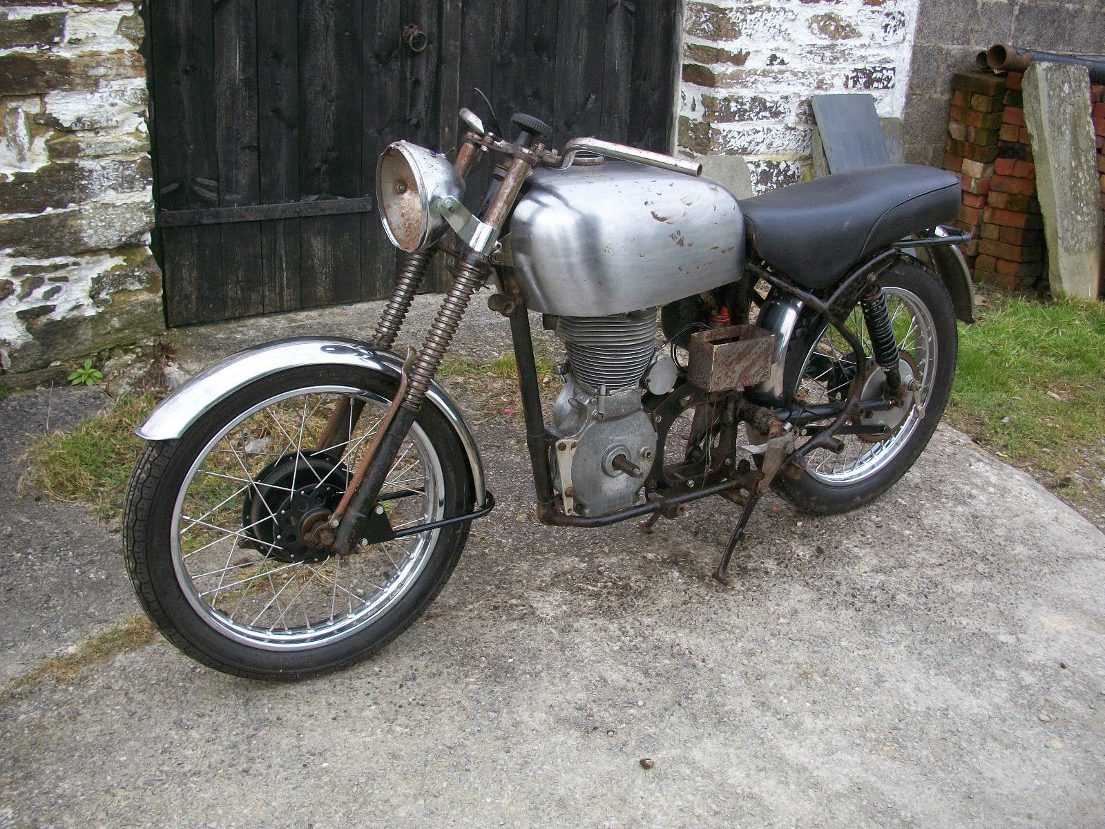 Motorcycle Restoration Projects UK: Velocette 500cc MSS 1954