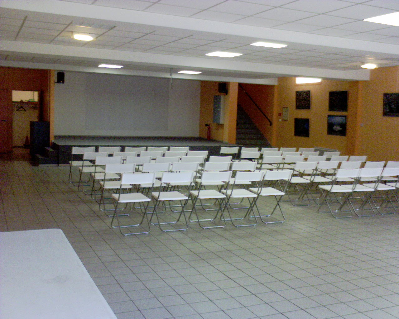 Service Technique de Chalifert: Une scène pour la salle polyvalente.