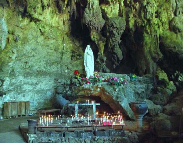 Stalaktit Menakjubkan Menghiasi Goa Maria Tritis Wonosari - Akademi ...