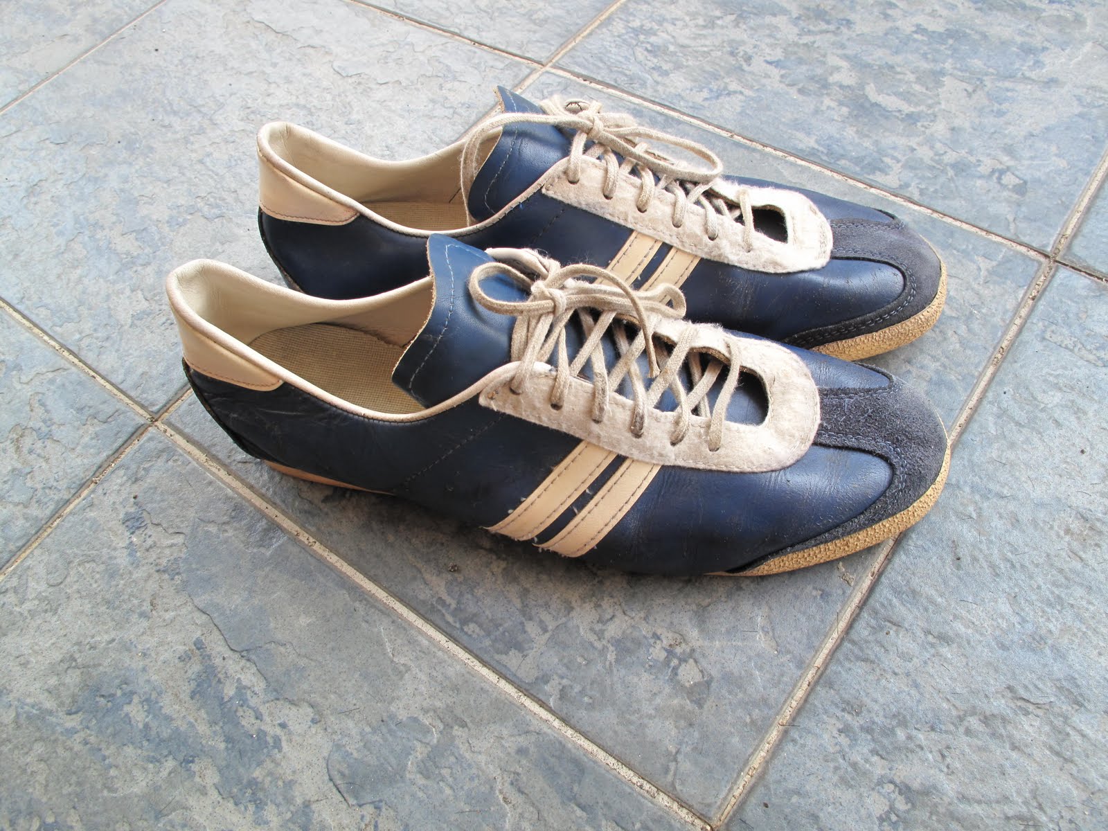 D O U G L A S T O R E: VTG GERMINA SHOE (SOLD)