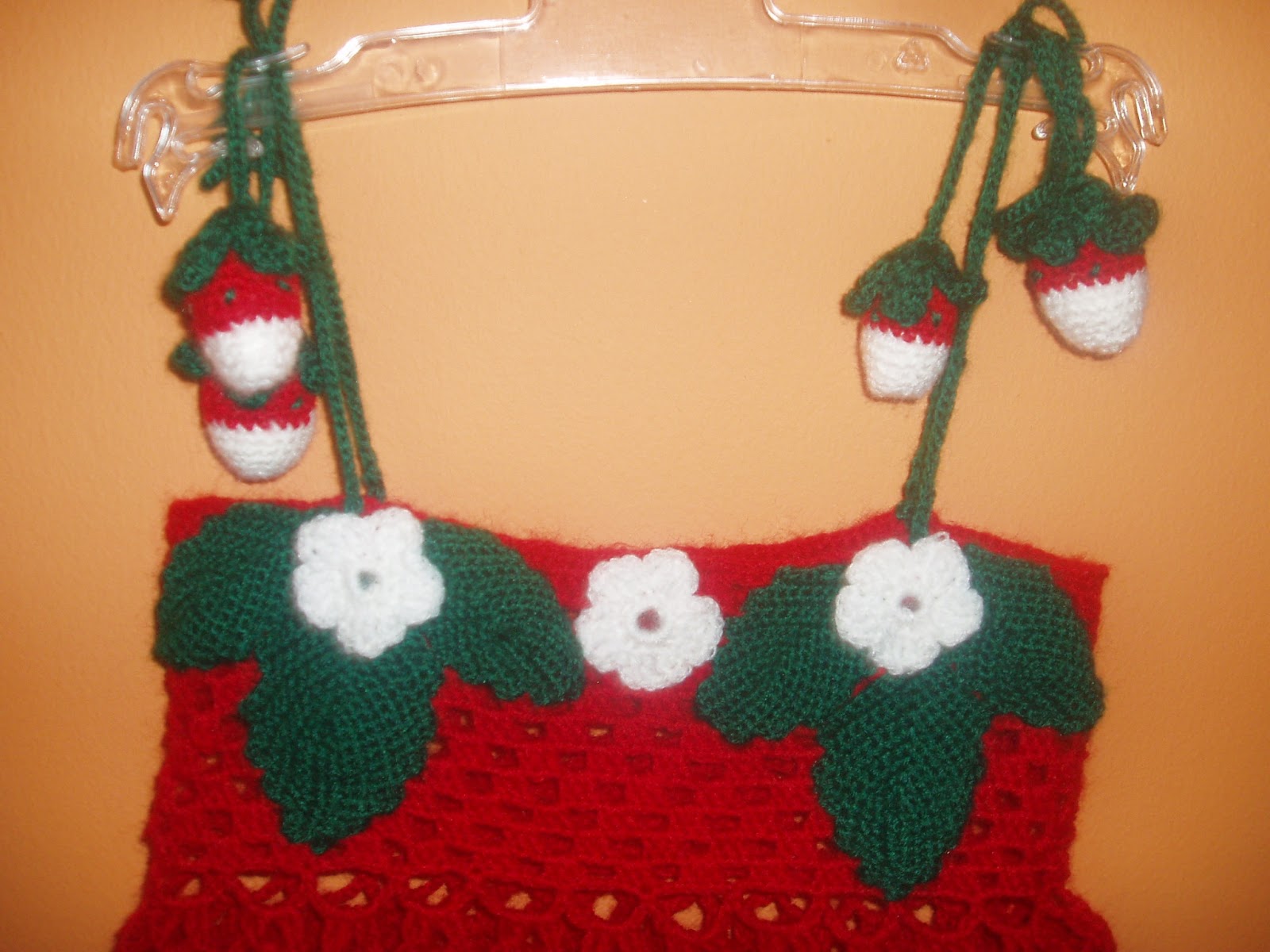 Haine crosetate: Rochita fetite "capsunica"