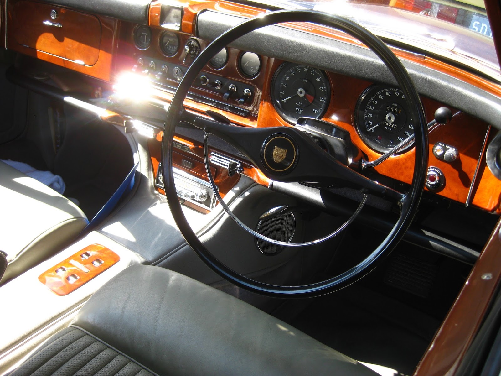 Aussie Old Parked Cars: 1970 Jaguar 420G