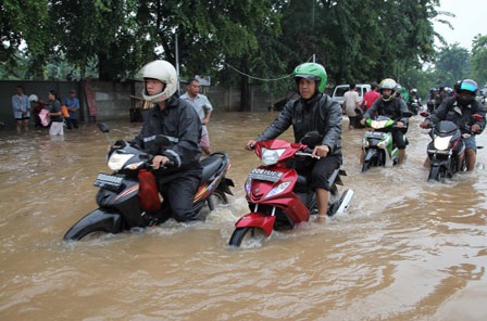 Sepeda Motor Terendam Banjir ? Apa Yang Harus Dilakukan ? - Blog Tips ...