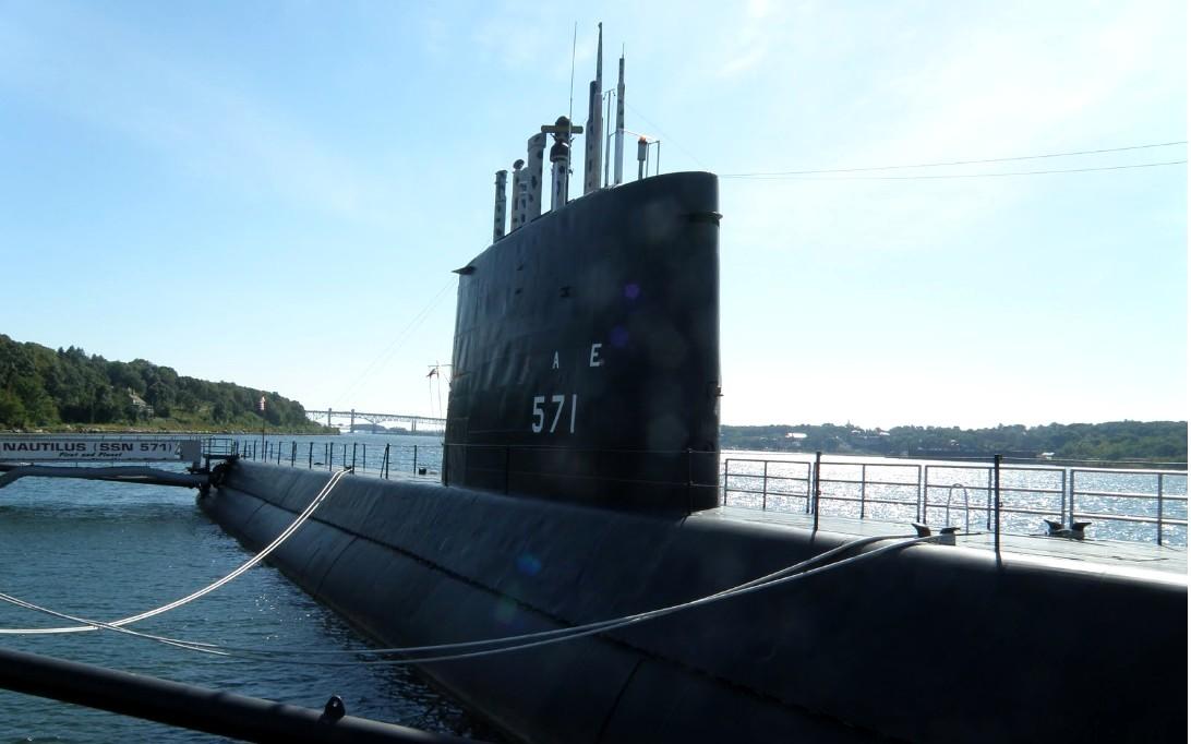 clicswallpaper: USS Nautilus (SSN-571) Wallpaper 4