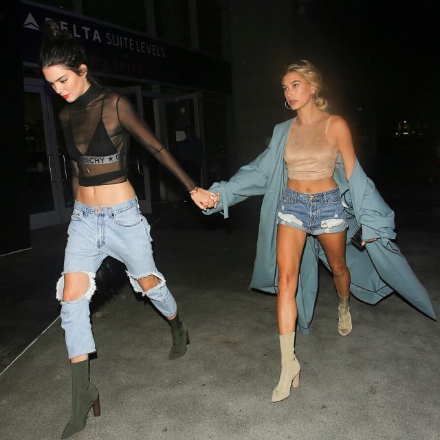 海外セレブニュース&ファッションスナップ Celenew(セレニュー) 【ケンダル・ジェンナー&ヘイリー・ボールドウィン】色違いのお揃い