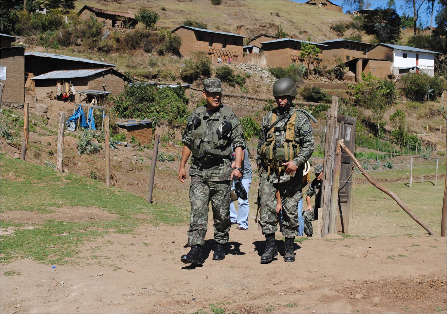 Nuestro Ejército en video: En la la Región Militar VRAEM, se continuan ...