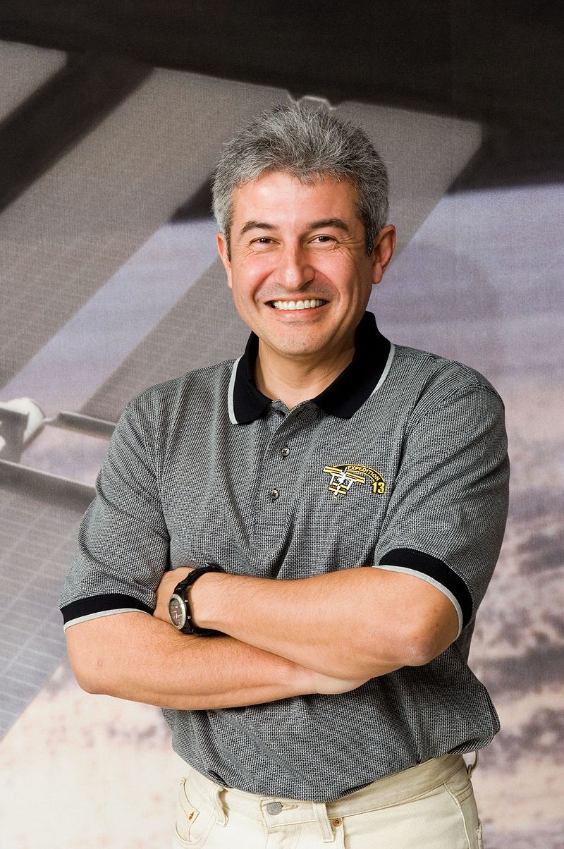 Book Junkie: Happy birthday, cosmonaut Marcos Pontes!