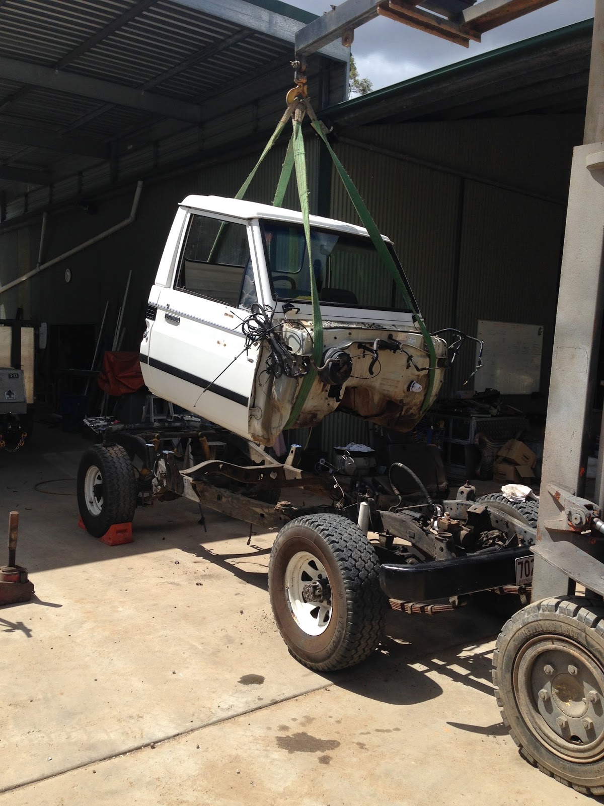 My 75 Series Landcruiser Ute Build.: Cab Off