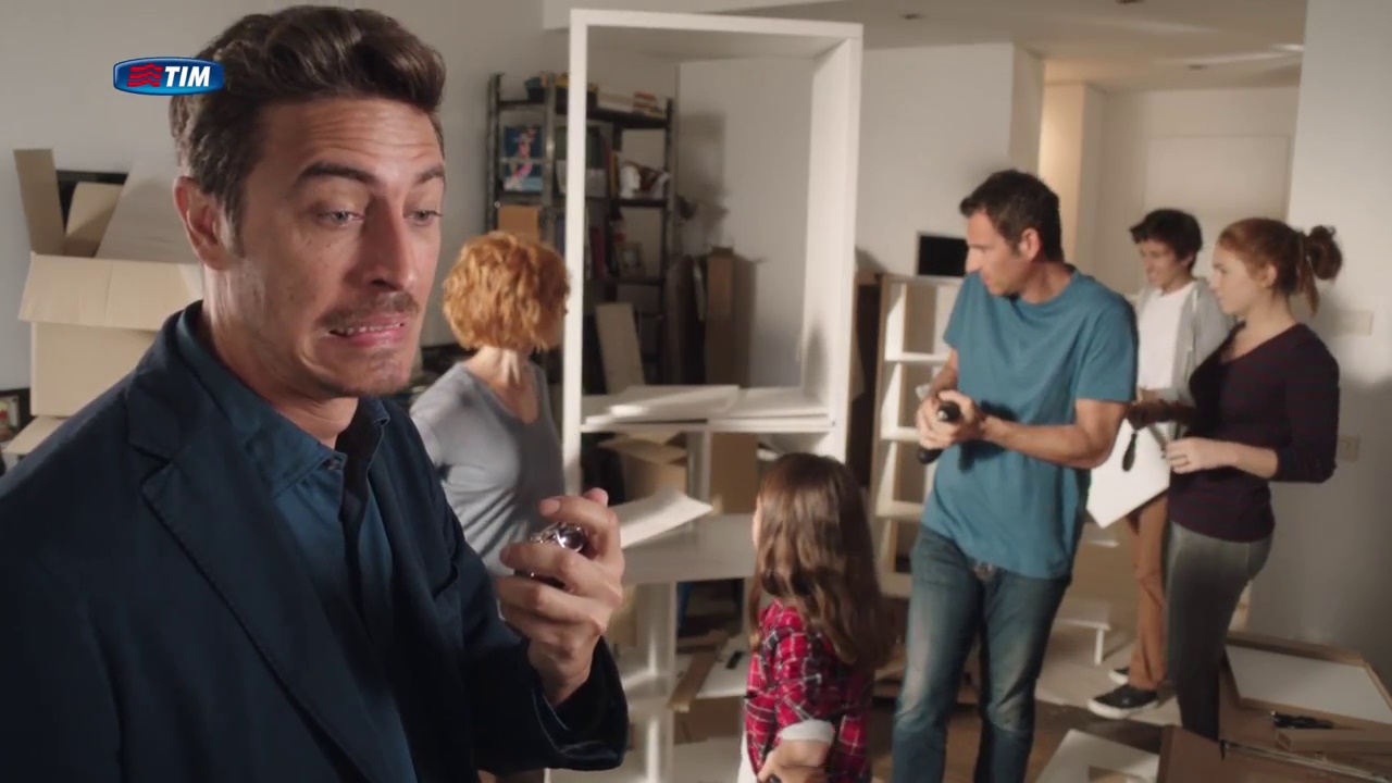 Pubblicità Tim FIBRA con Pif che vuole scoprire quando sono veloci gli ...