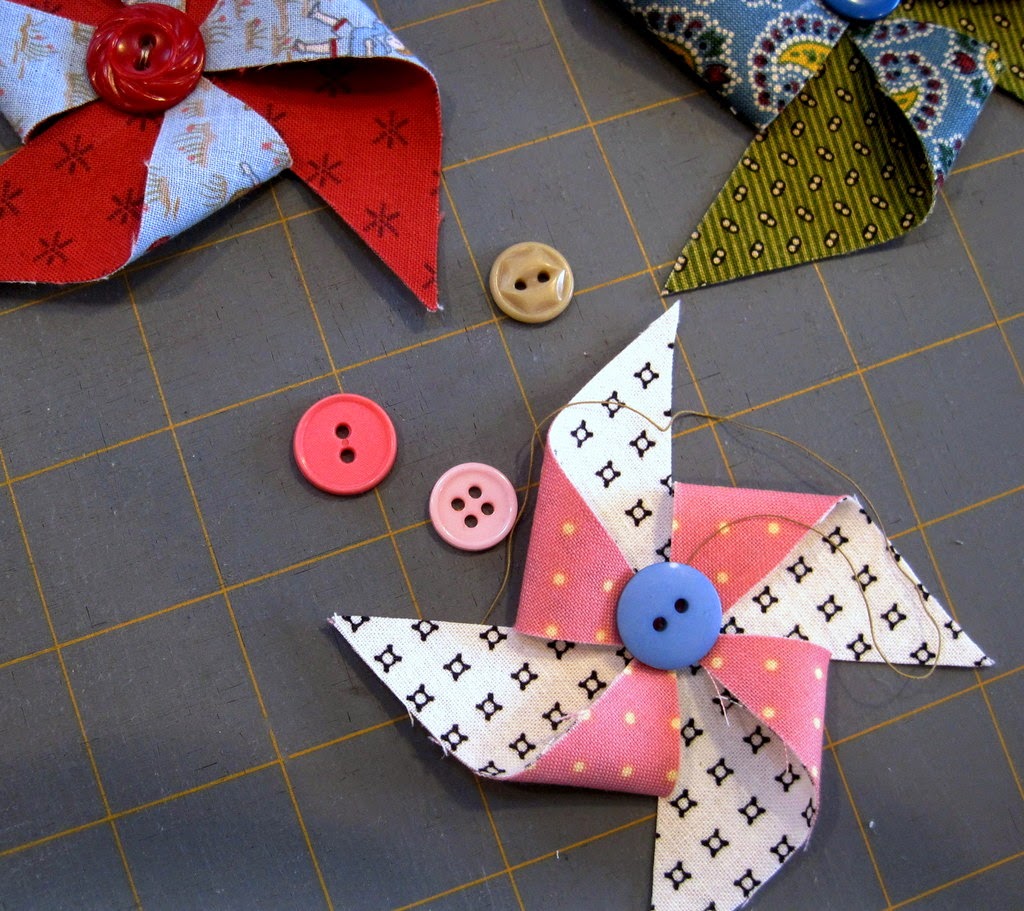 A Sentimental Quilter: Fantastic Fabric Pinwheels Tutorial
