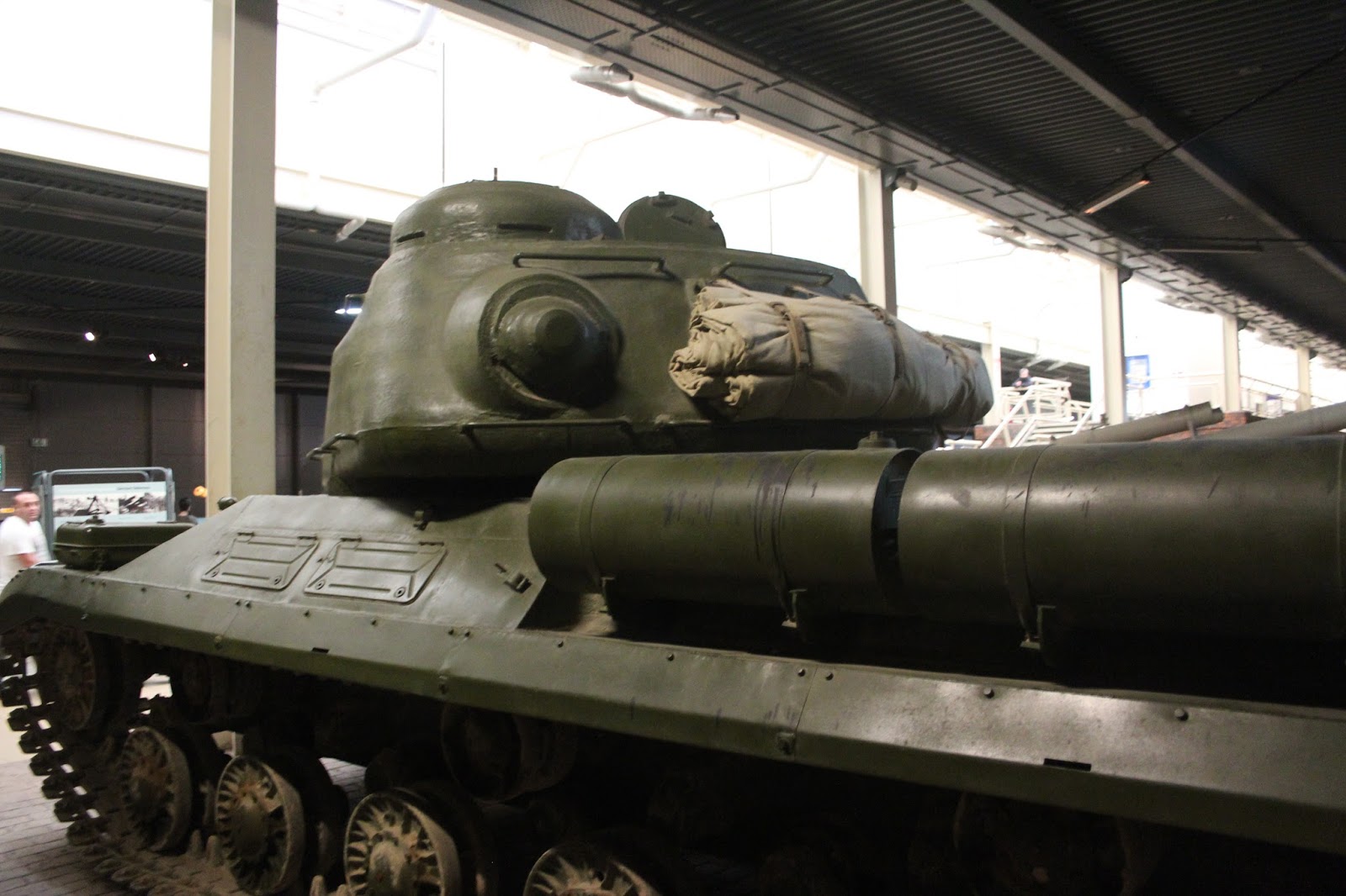 ultravanillasmurf: IS-2M tank at IWM Duxford