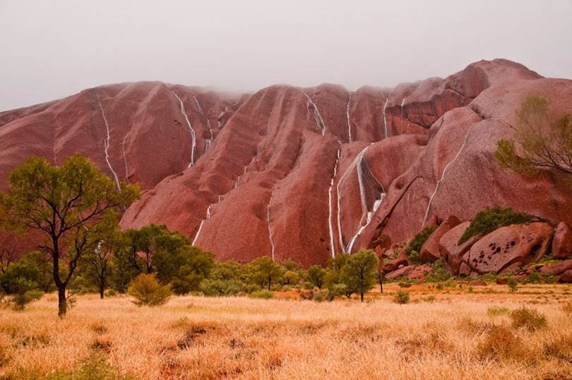 Uluru Waterfalls: Ayers Rock Fall