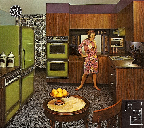 Oh So Lovely Vintage: Avocado green.