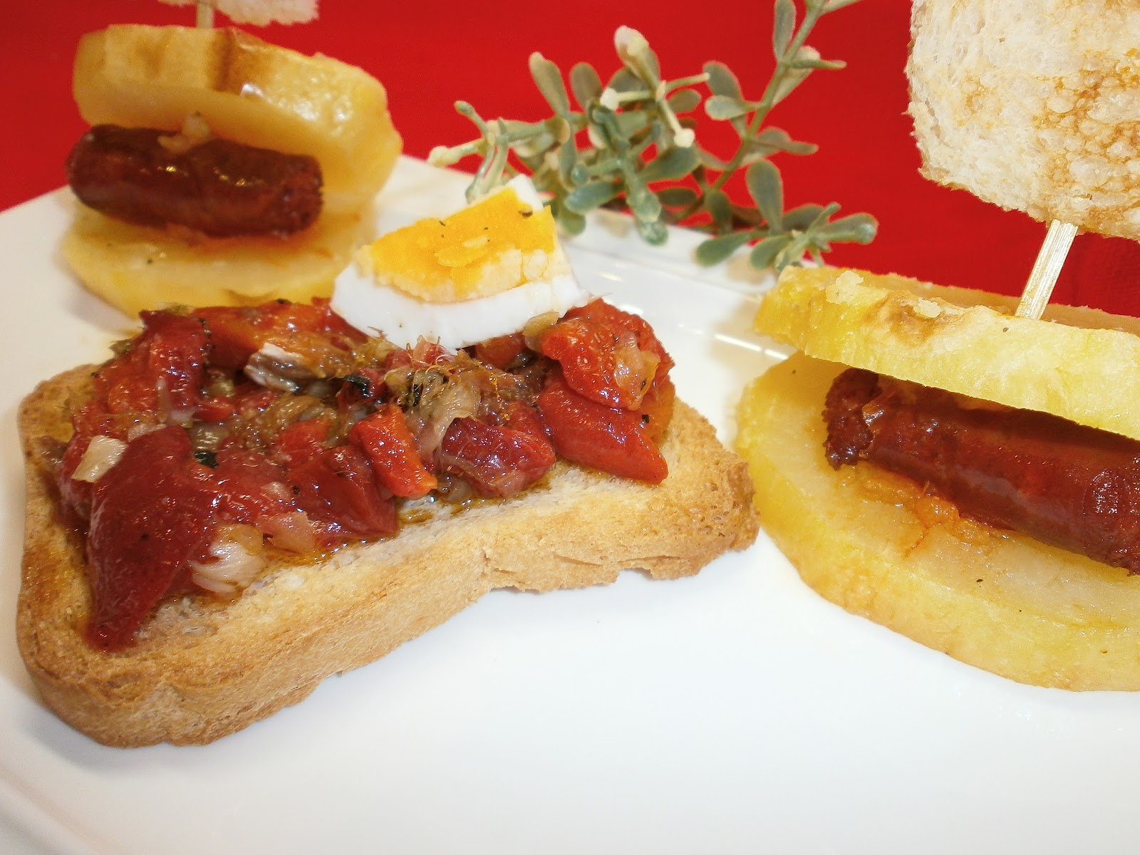 CHARO COCINA SENCILLA: Tostas de Aspencat y Pincho de Chistorra