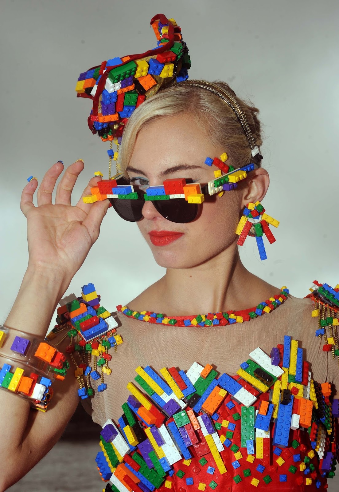 Cycle in Heels : THE LEGO DRESS FOR THE FASHION WEEK