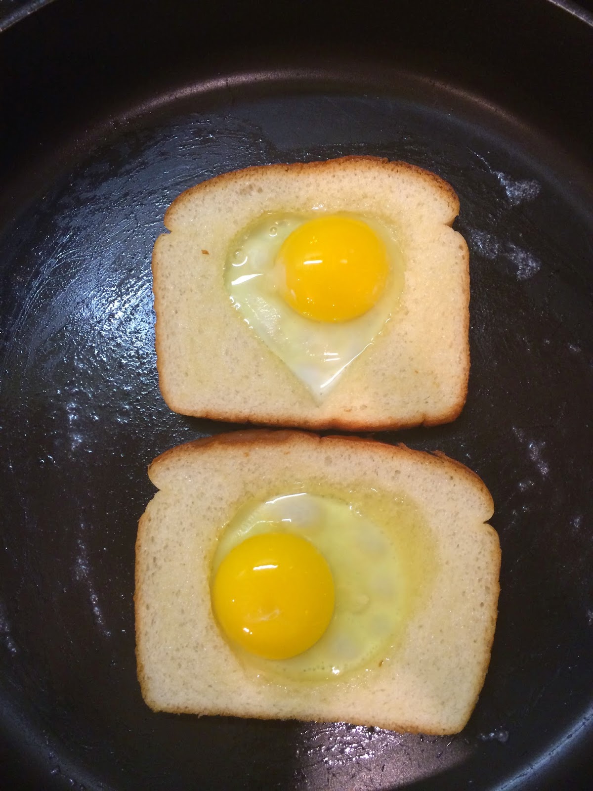 Little Magnolia Kitchen: SUNSHINE TOAST (TOAD IN A HOLE)