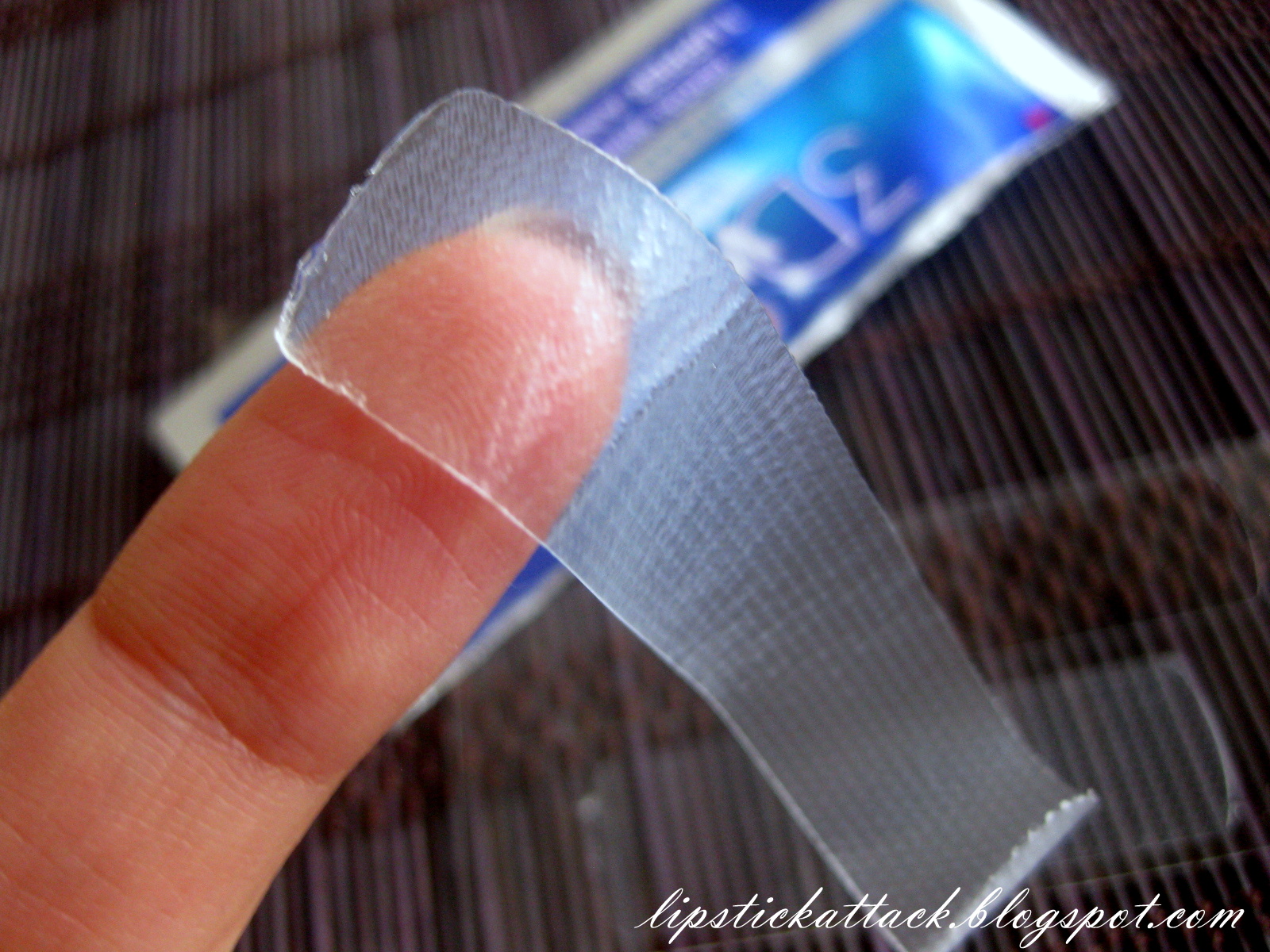 Lipstick Attack: Crest 3D White proffesional effects trakice