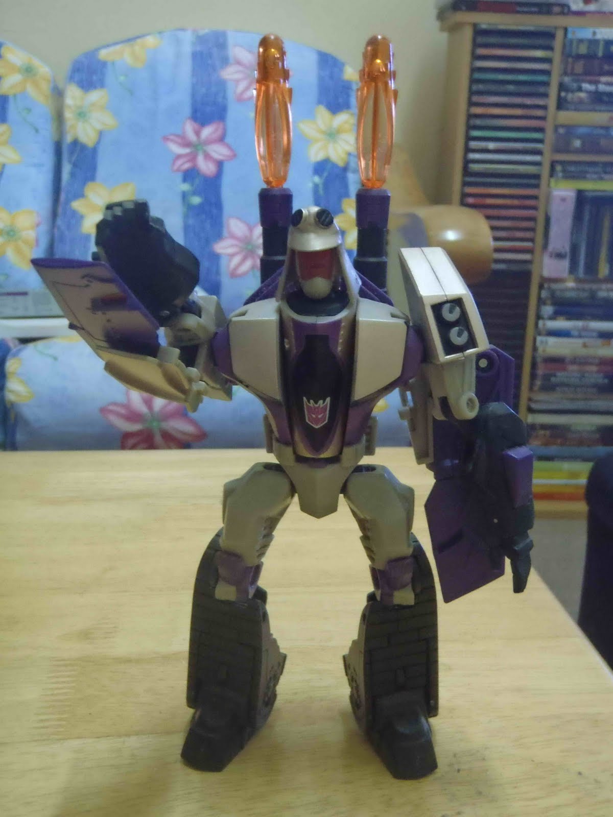 New Planet Cybertron: Transformers Review: Blitzwing (Animated Voyager ...
