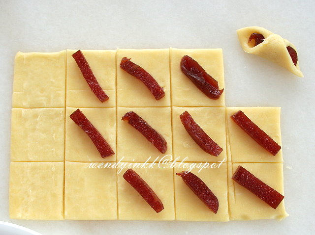 Table for 2.... or more: Goiabinhas @ Brazilian Guava Cookies - Cookies #4