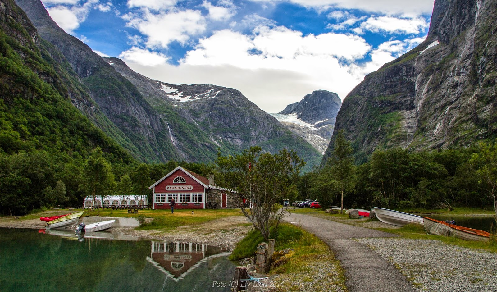 Rundt omkring: Lodalen, Stryn