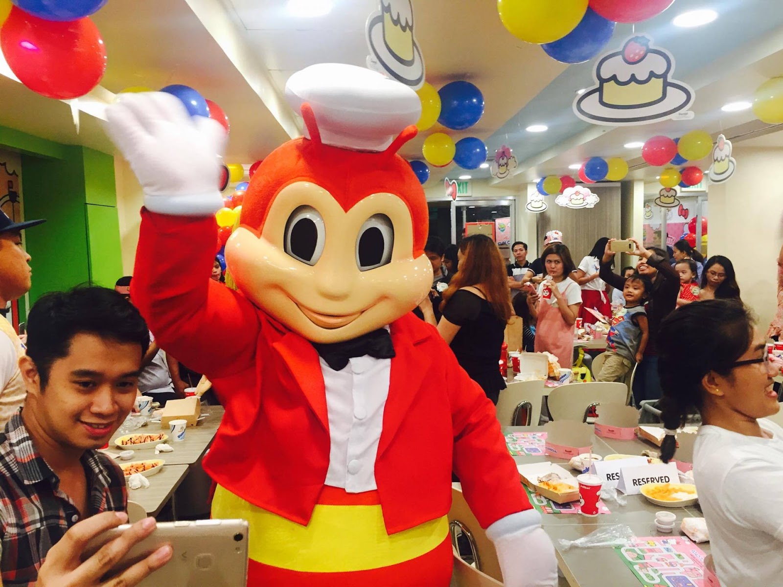 Jollibee Introduces Hello Kitty Fun Carnival Party ~ Viva Manilena
