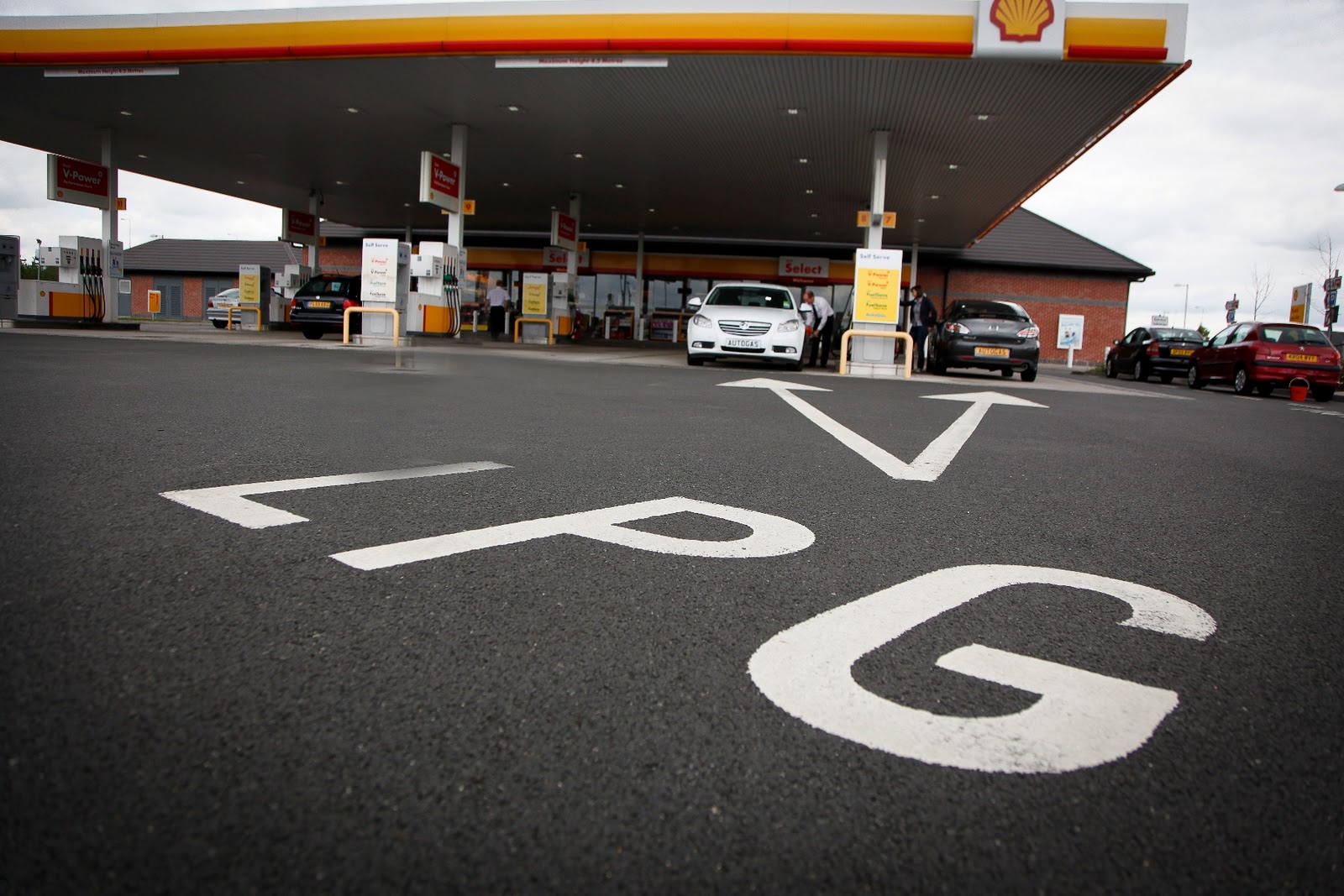 CONNECTIONS: FUEL SAVING OPPORTUNITY FOR STRATFORD MOTORISTS